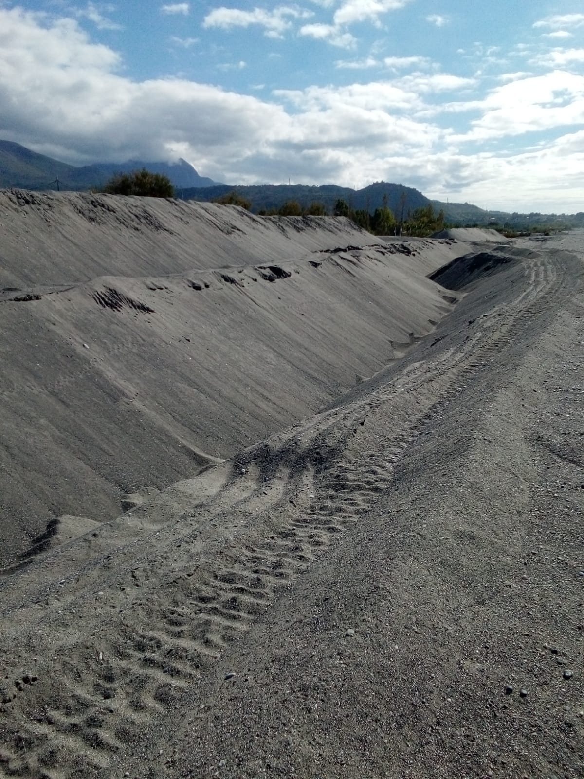 Dune artificiali costiere impediscono la visuale e l’accesso alla ...
